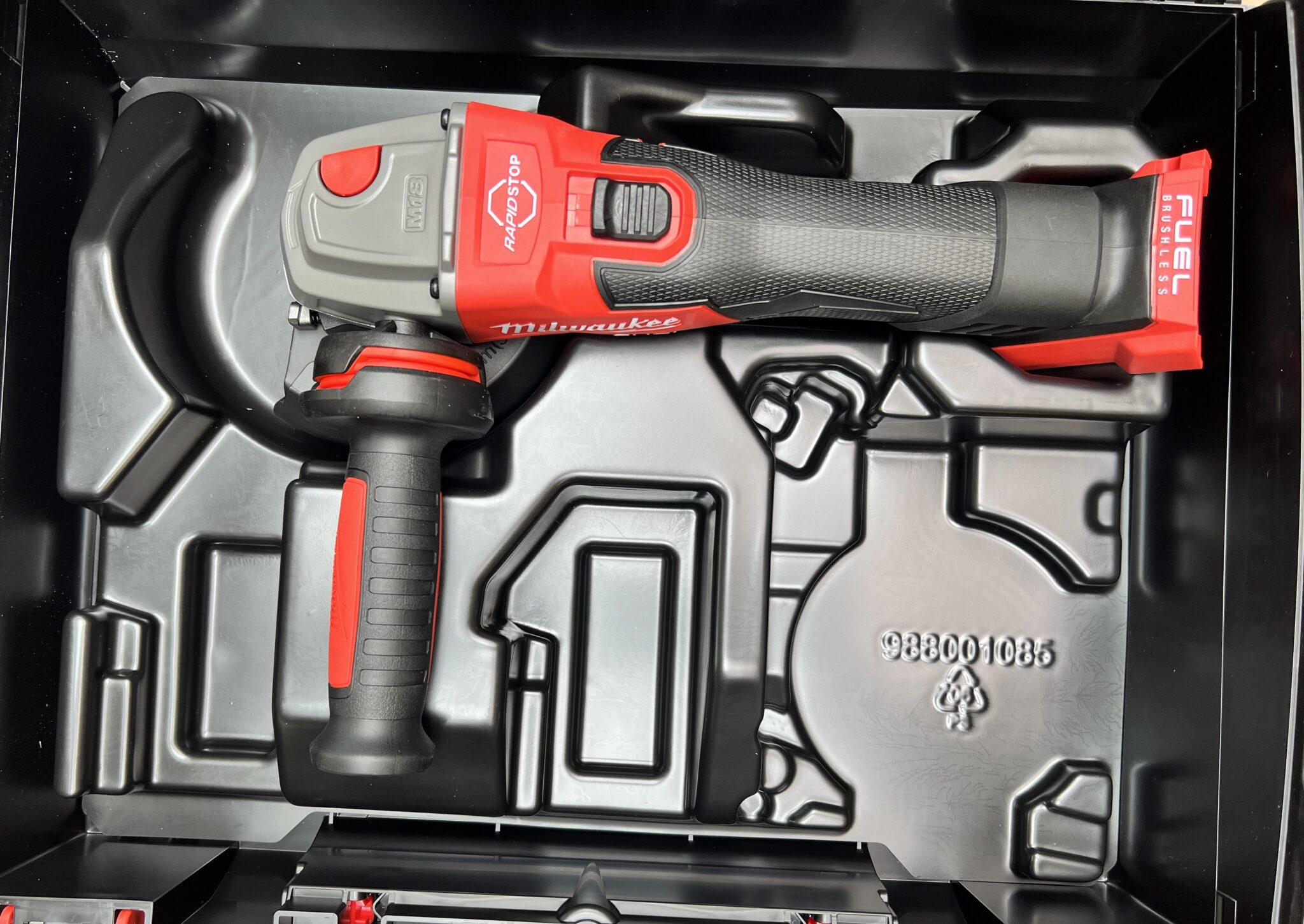 MILWAUKEE 125 MILIMETRSKI KOTNI BRUSILNIK M18 FSAG-125 XB-0X (test ...